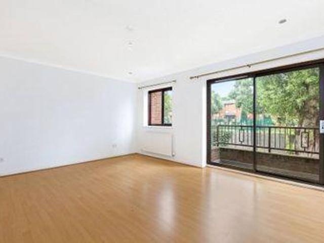 4 Bedrooms for rent in Railway, Lockton Street, London W10