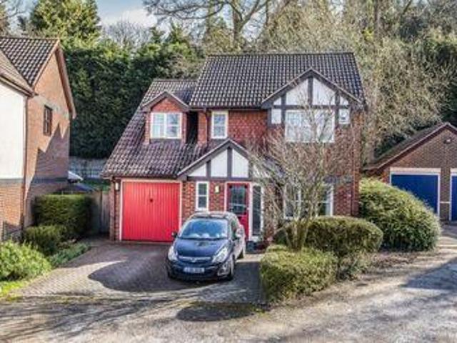 4 Bedrooms for rent in Randolph Road, Bromley BR2