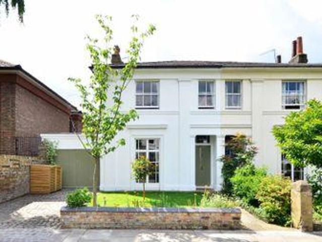 4 Bedrooms for rent in Ravenscourt Gardens, Ravenscourt Park W6