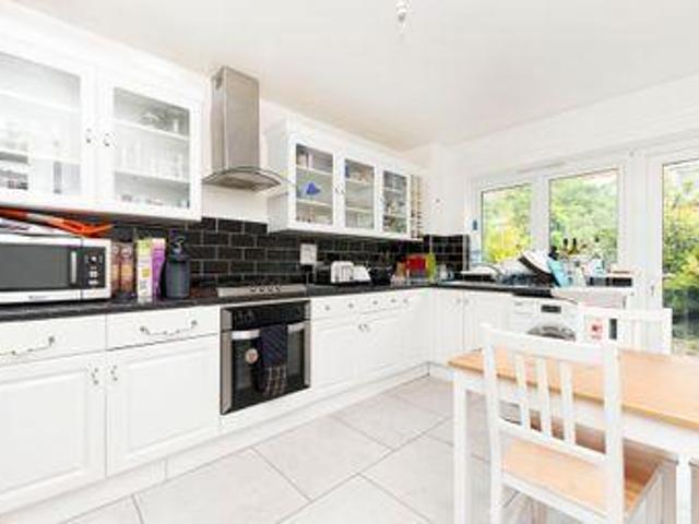 4 Bedrooms for rent in Rochelle Close, London SW11