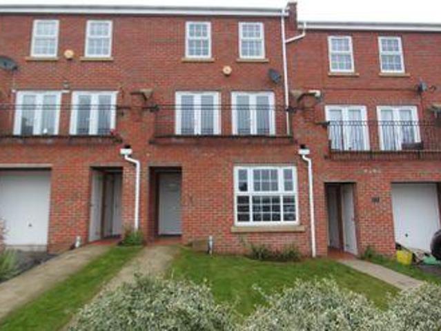 4 Bedrooms for rent in St. Hilaire Walk, Leeds LS10