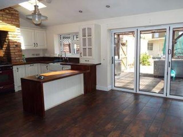 4 Bedrooms for rent in Summit Drive, Woodford Green IG8