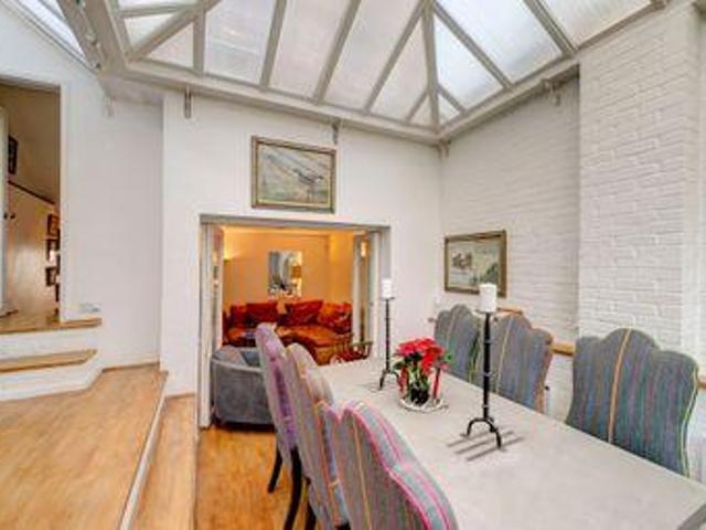 4 Bedrooms for rent in Sydney Street, London SW3