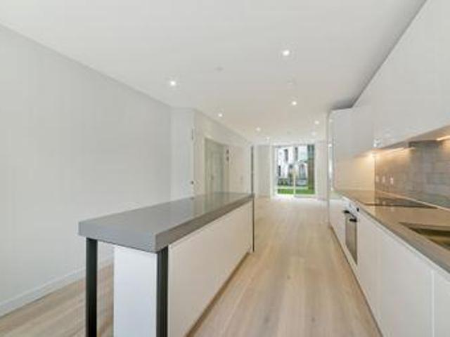4 Bedrooms for rent in Schooner Road, Royal Wharf, London E16