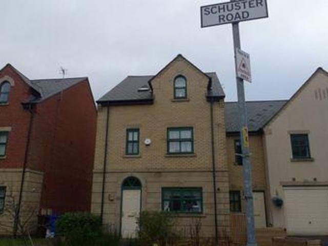 4 Bedrooms for rent in Schuster Road, Manchester M14