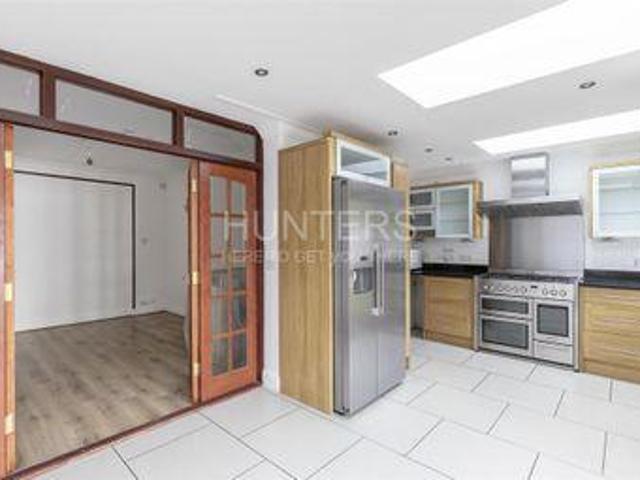 4 Bedrooms for rent in The Vale, London NW11