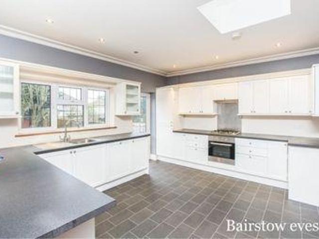 4 Bedrooms for rent in Underwood Road, London E4