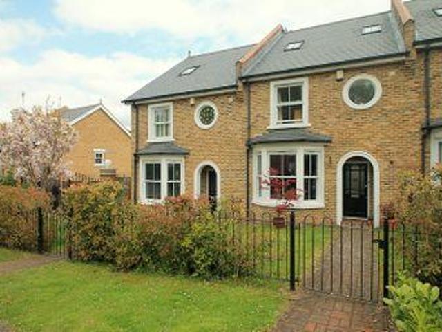 4 Bedrooms for rent in Valley Road, Kenley CR8
