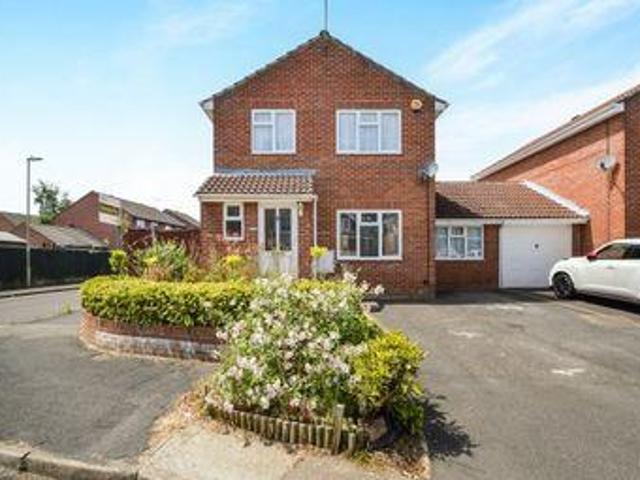 4 Bedrooms for rent in Varna Road, Bordon GU35