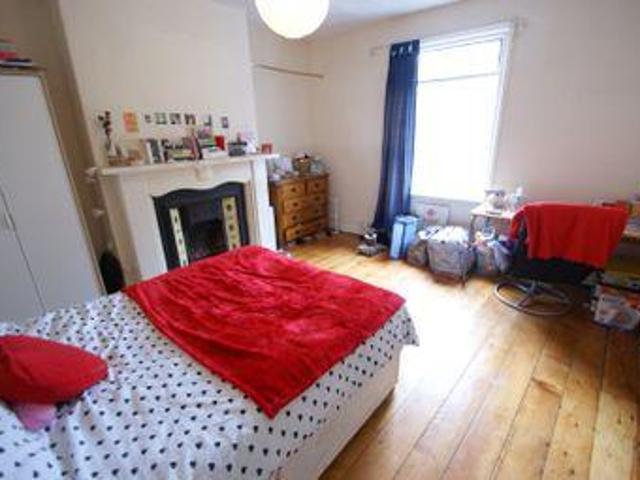 4 Bedrooms for rent in Victoria Road, Hyde Park, Leeds LS6