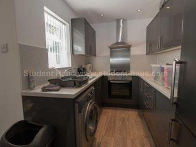 4 Bedrooms for rent in Wallness Lane, Salford M6