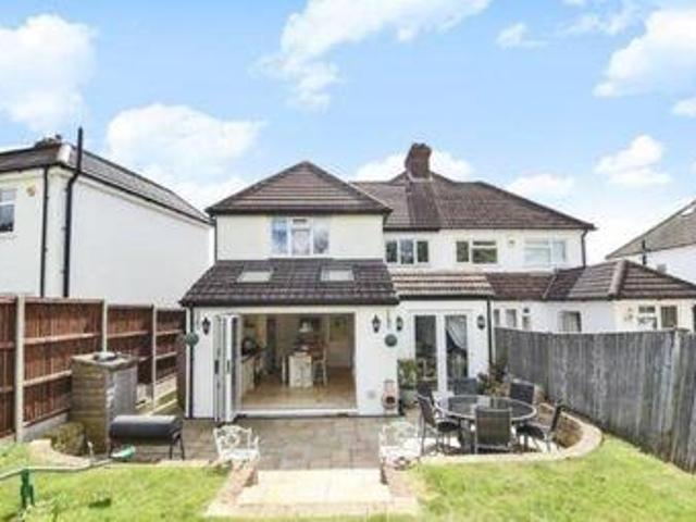 4 Bedrooms for rent in Warren Drive, Orpington BR6