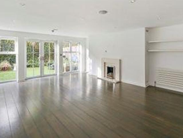 4 Bedrooms for rent in Wendle Square, London SW11