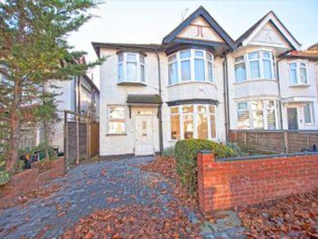 4 Bedrooms for rent in West Avenue, Hendon NW4