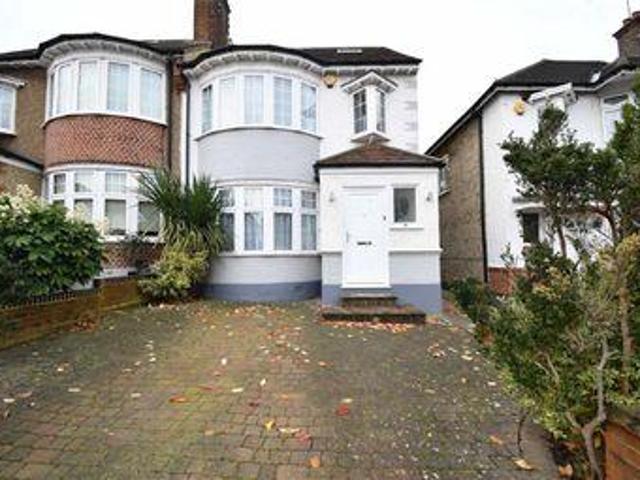 4 Bedrooms for rent in West Avenue, London N3