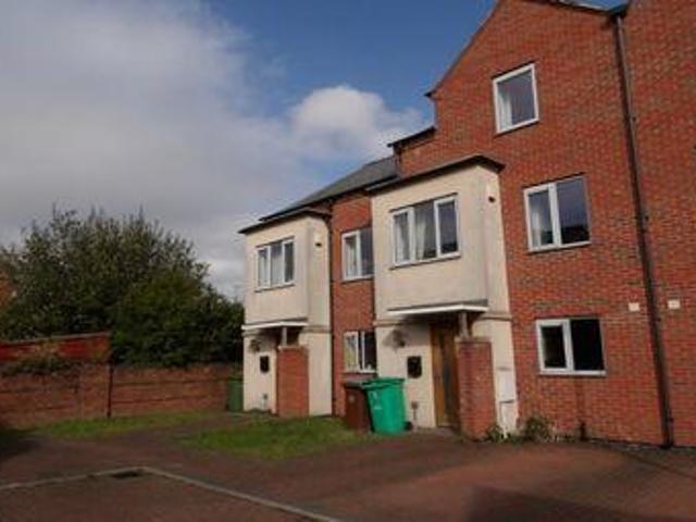 4 Bedrooms for rent in Wichal Close, Nottingham NG5