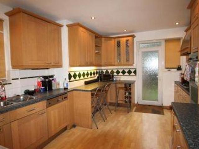 4 Bedrooms for rent in Widmore Lodge Road, Bromley BR1