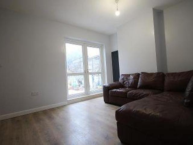 4 Bedrooms for rent in Woodville Street, London SE18