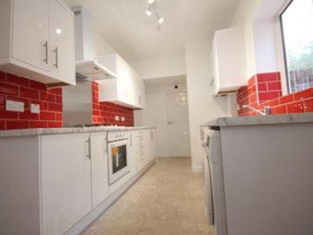 4 Bedrooms for rent in Woodville Street, London SE18