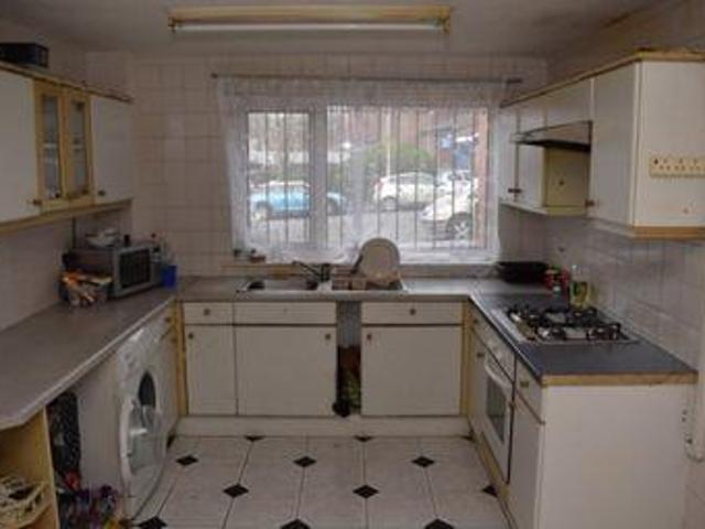 4 Bedrooms for rent in Woodsley Road, Hyde Park, Leeds LS3