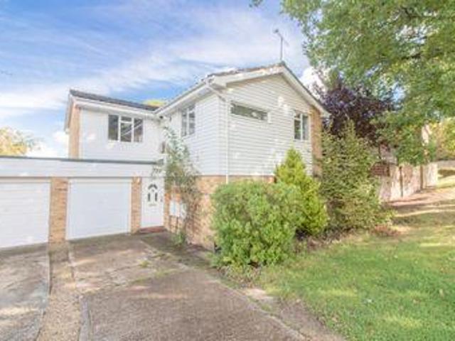 4 Bedrooms for rent in Wolf Lane, Windsor SL4