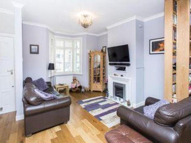 4 Bedrooms for sale in Acacia Road, London E17
