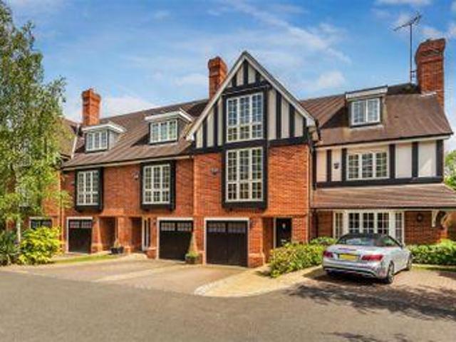 4 Bedrooms for sale in Admiral Close, Weybridge KT13