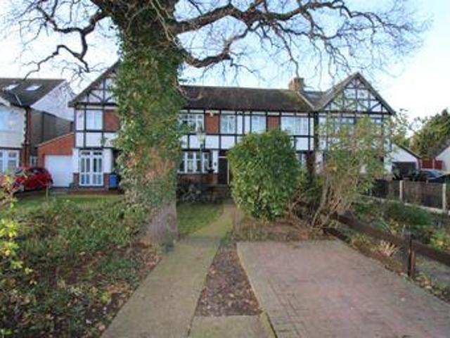 4 Bedrooms for sale in Aldborough Road North, Ilford IG2