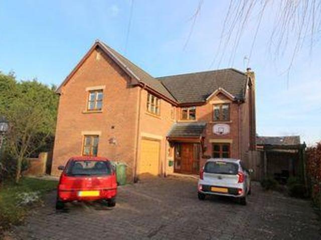 4 Bedrooms for sale in Back Lane, Preston PR3