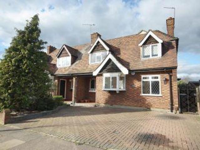 4 Bedrooms for sale in Beauly Way, Romford RM1