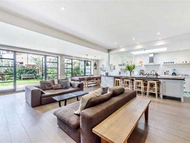 4 Bedrooms for sale in Chelmsford Square, Kensal Green, London NW10