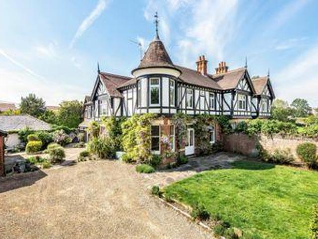4 Bedrooms for sale in Croft Road, Shinfield RG2