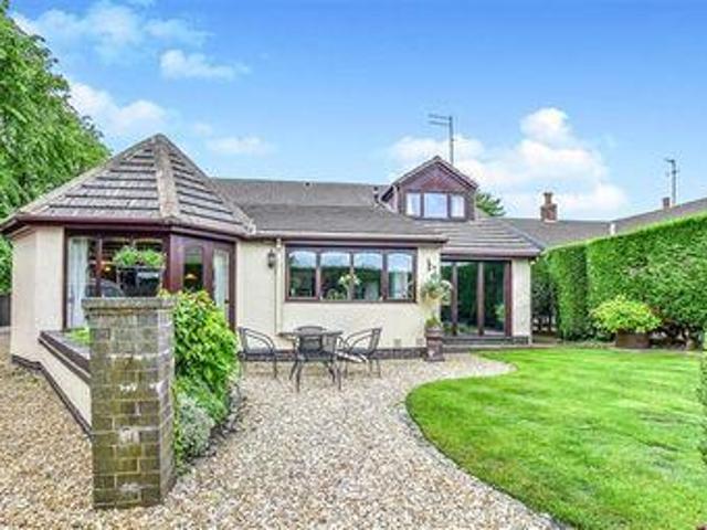 4 Bedrooms for sale in Darkinson Lane, Preston PR4