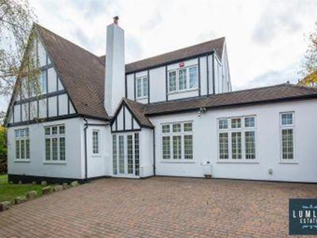 4 Bedrooms for sale in East View, High Barnet, Barnet EN5