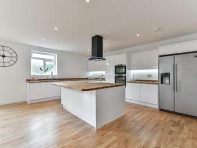 4 Bedrooms for sale in Elmbridge Avenue, Berrylands, Surbiton KT5