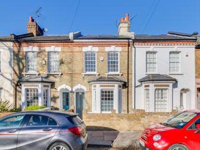 4 Bedrooms for sale in Glebe Street, London W4