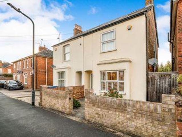 4 Bedrooms for sale in Gordon Road, Maidenhead SL6
