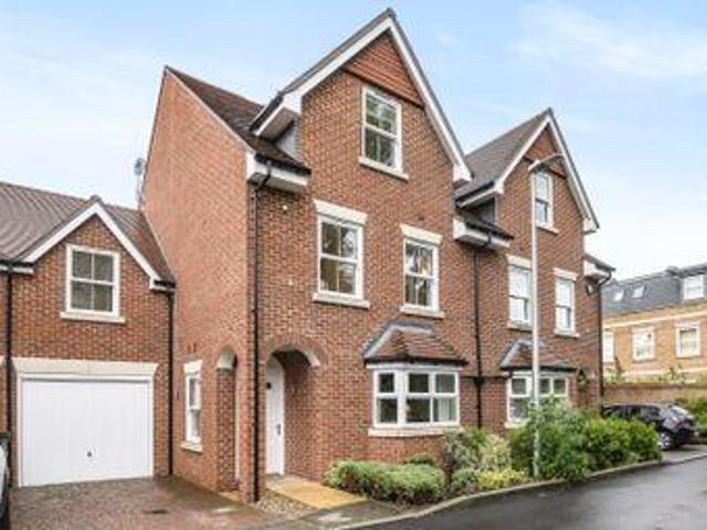 4 Bedrooms for sale in Haden Square, Reading RG1