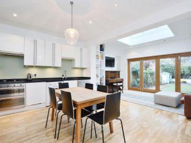 4 Bedrooms for sale in Hatfield Road, London W4