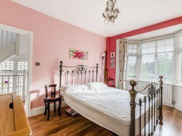 4 Bedrooms for sale in Hazelwood Crescent, Palmers Green N13