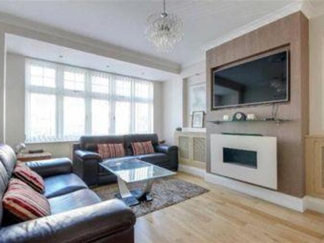 4 Bedrooms for sale in Hillcourt Avenue, London N12