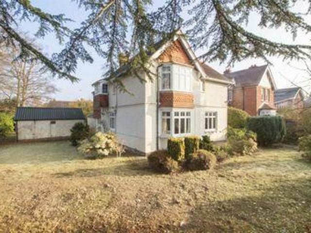 4 Bedrooms for sale in Kings Road, Fleet GU51