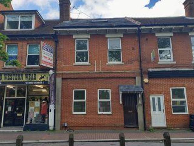 4 Bedrooms for sale in Lynchford Road, Farnborough GU14