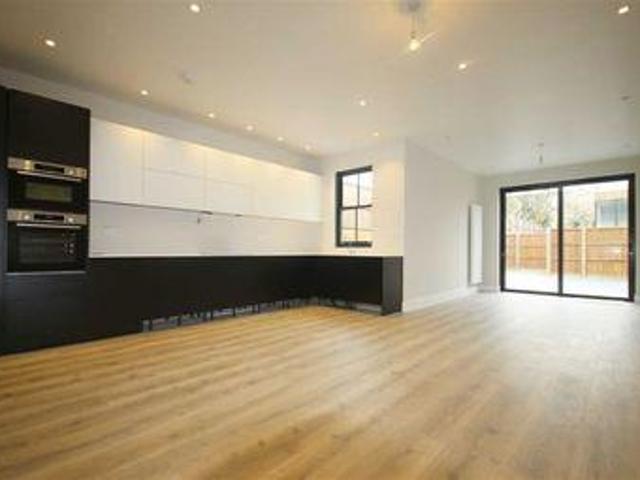 4 Bedrooms for sale in Leicester Road, New Barnet, Hertfordshire EN5