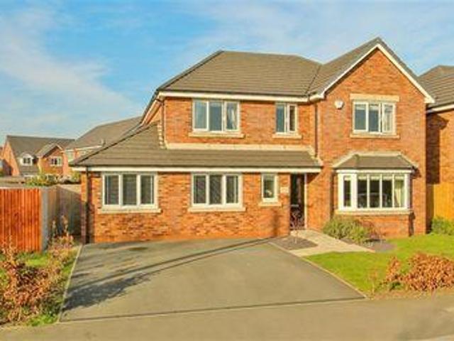 4 Bedrooms for sale in Long Moss Lane, Preston PR4
