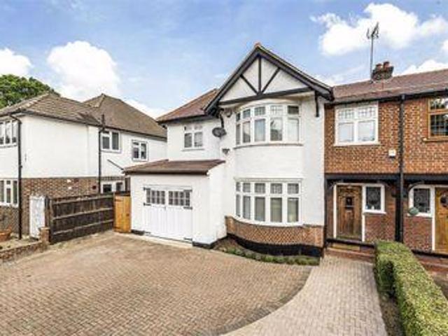 4 Bedrooms for sale in Longmore Avenue, New Barnet, Hertfordshire EN5