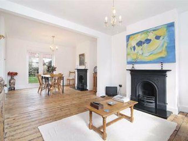 4 Bedrooms for sale in Roman Road, London E6