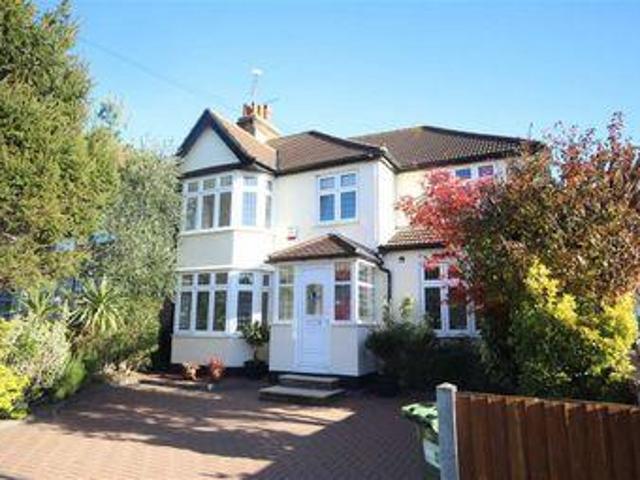 4 Bedrooms for sale in Romford, Essex RM1
