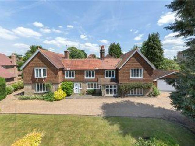 4 Bedrooms for sale in Rosewood Way, Farnham Common, Buckinghamshire SL2