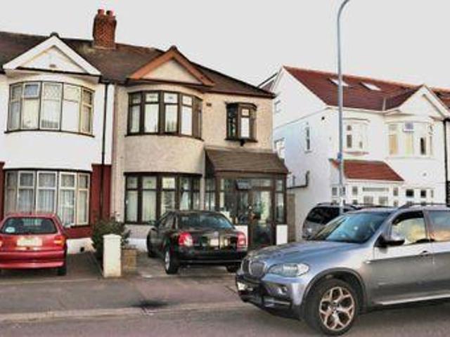 4 Bedrooms for sale in St. Thomas Gardens, Ilford IG1